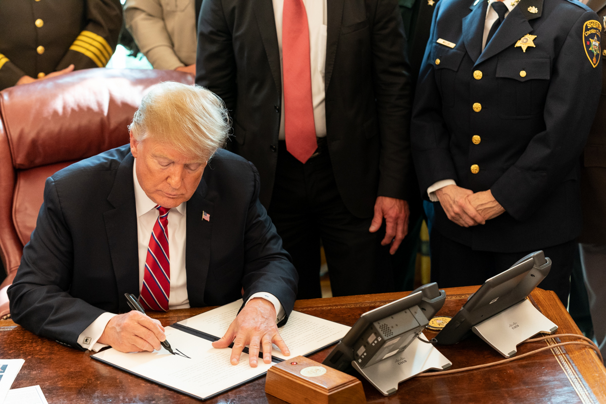 Arizona sheriff, advocates on hand for Trump veto over border emergency